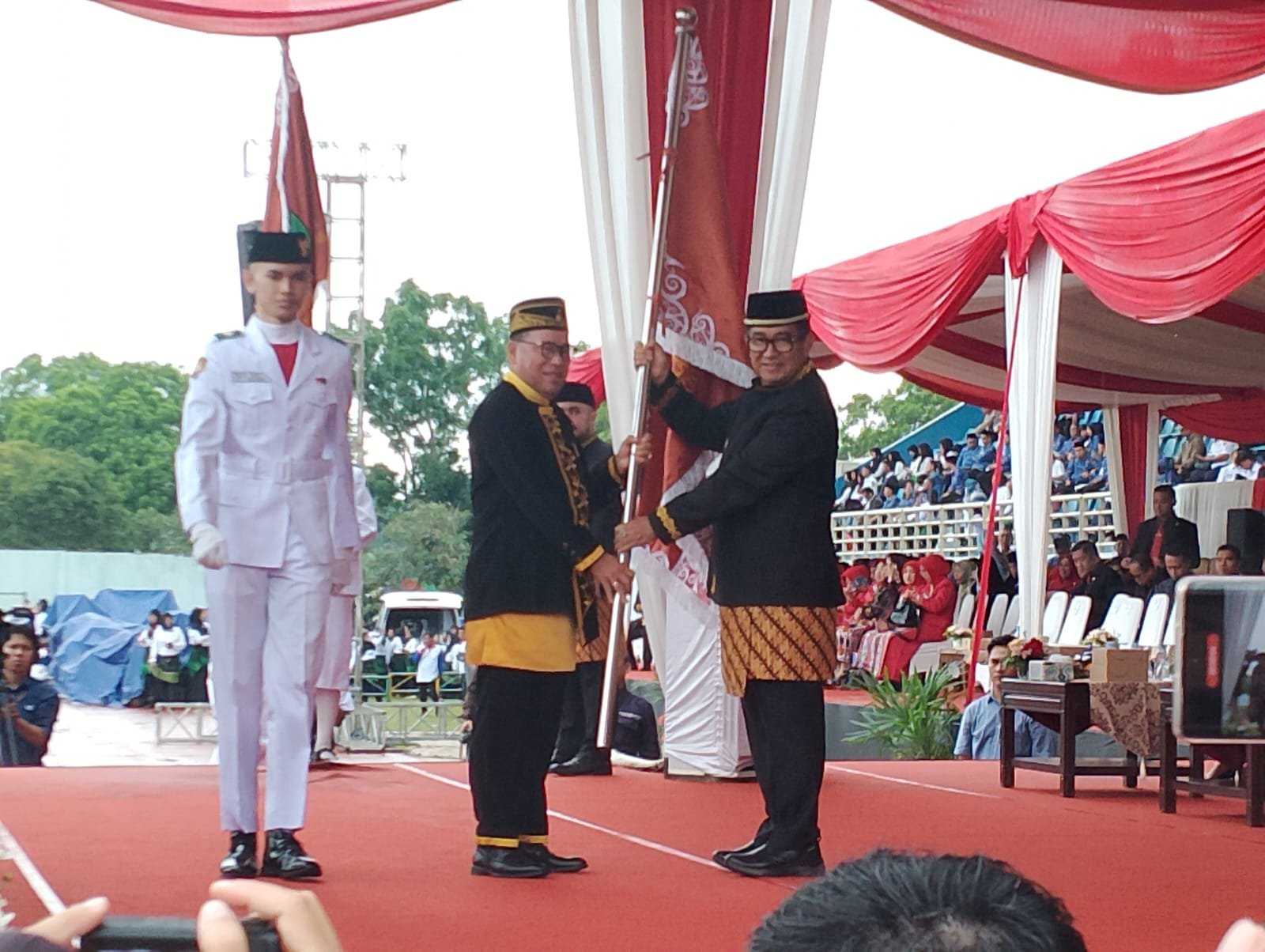 Upacara HUT ke-67 Kaltim, Pemerintah Kabupaten/Kota Terima 61 Panji ...