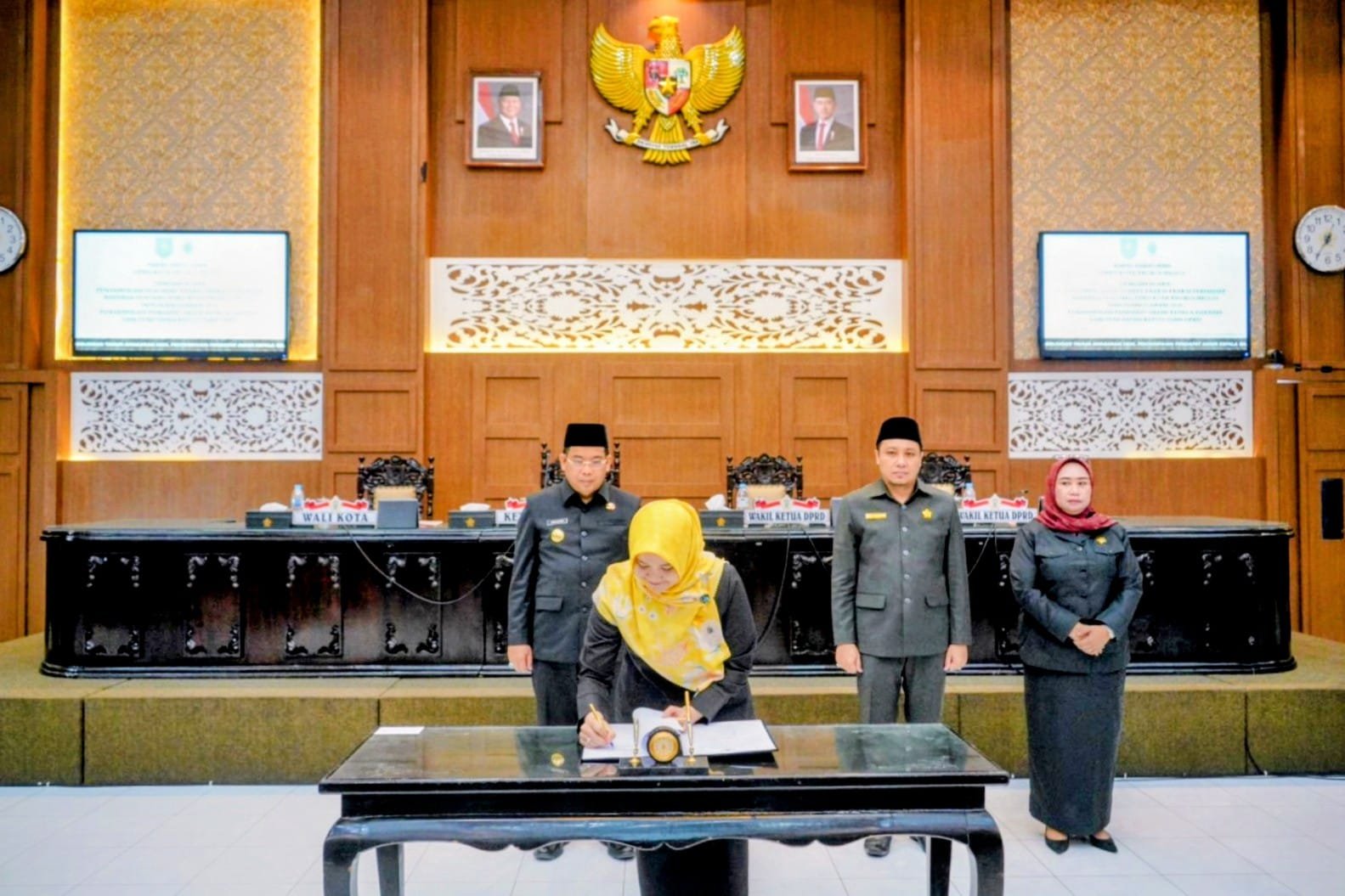 DPRD Kota Probolinggo Tetapkan Raperda APBD 2026 dengan Sejumlah ...